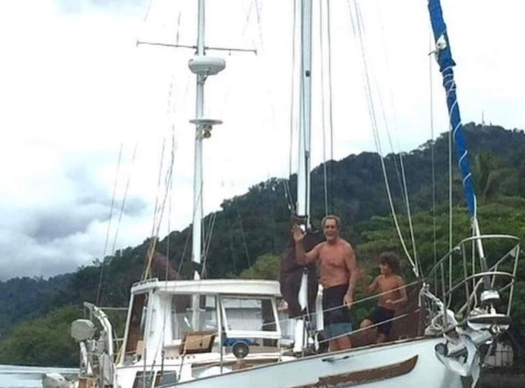 Perdido no mar e sem esperanças, remador é resgatado por acaso ...