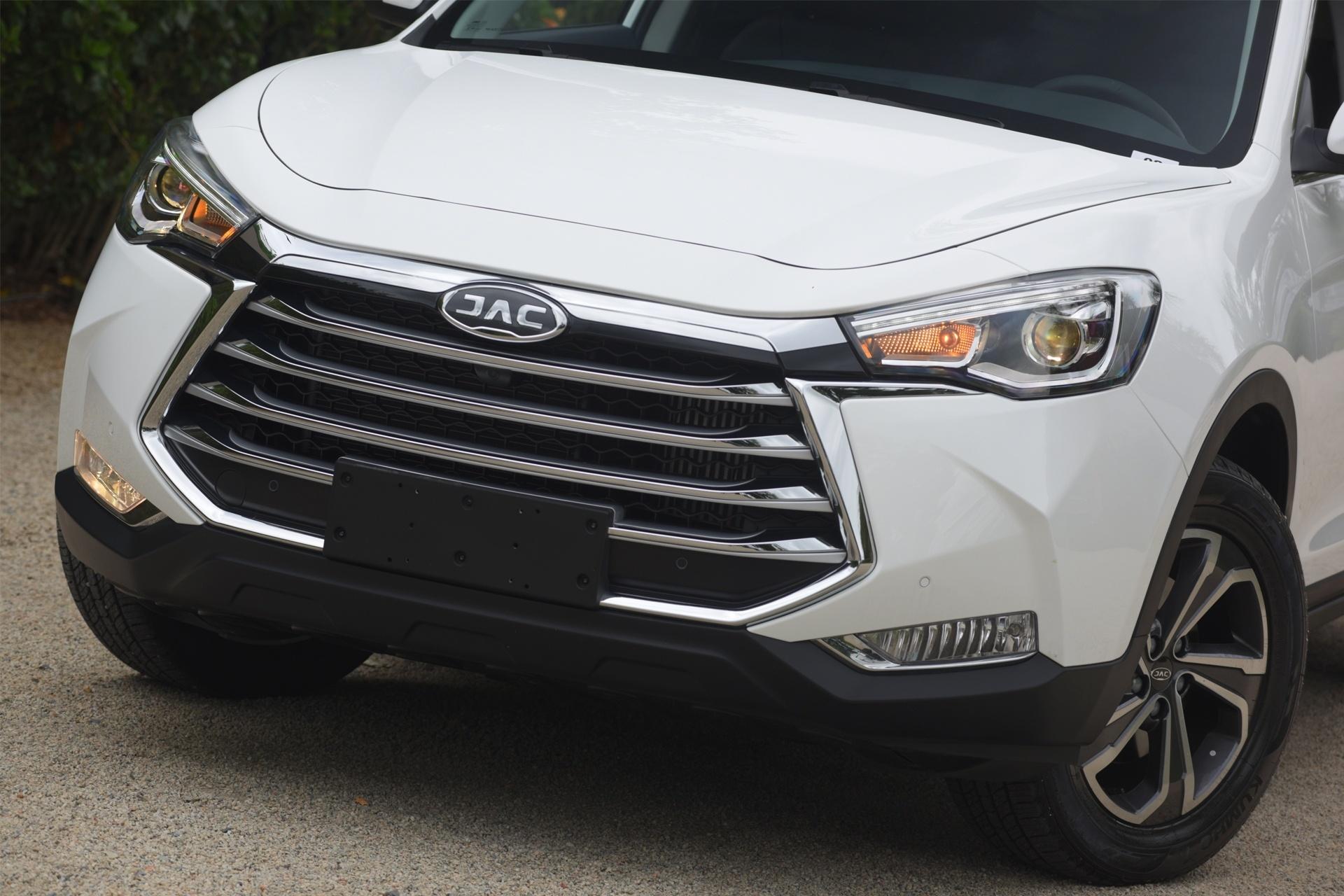 JAC T80, 7 lugares, aposta em tecnologia e turbo. Chinês vale R$ 140 mil?