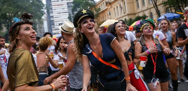 Esquenta no centro de SP faz folião sambar ao som de clássicos da MPB ...