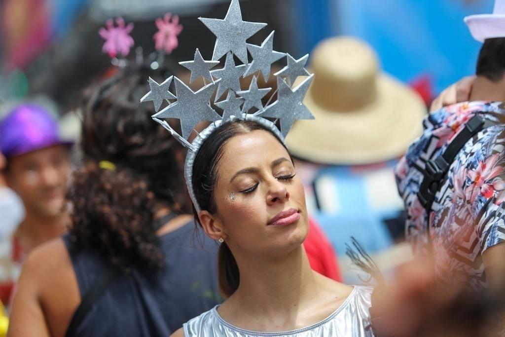Com Fernanda Paes Leme e Mariana Aydar, bloco Casa Comigo lota a Faria ...