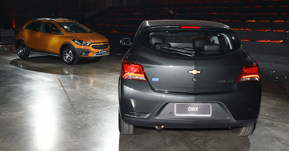 Fotos: Chevrolet Onix e Prisma ganham cara nova - 26/07/2016 - UOL Carros