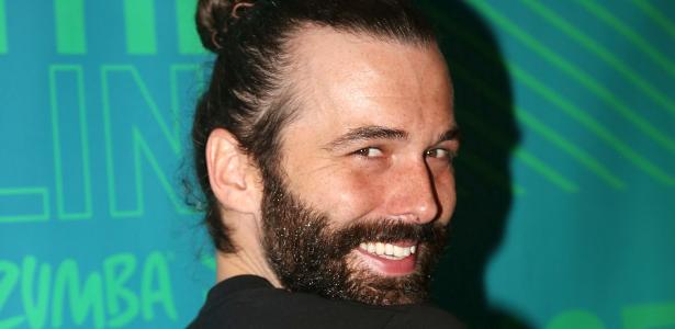 Queer Eye: Jonathan é 1º não-binário em capa revista feminina da ...