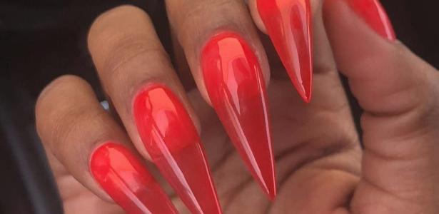 Jelly nails: longas unhas translúcidas são a tendência da vez no ...