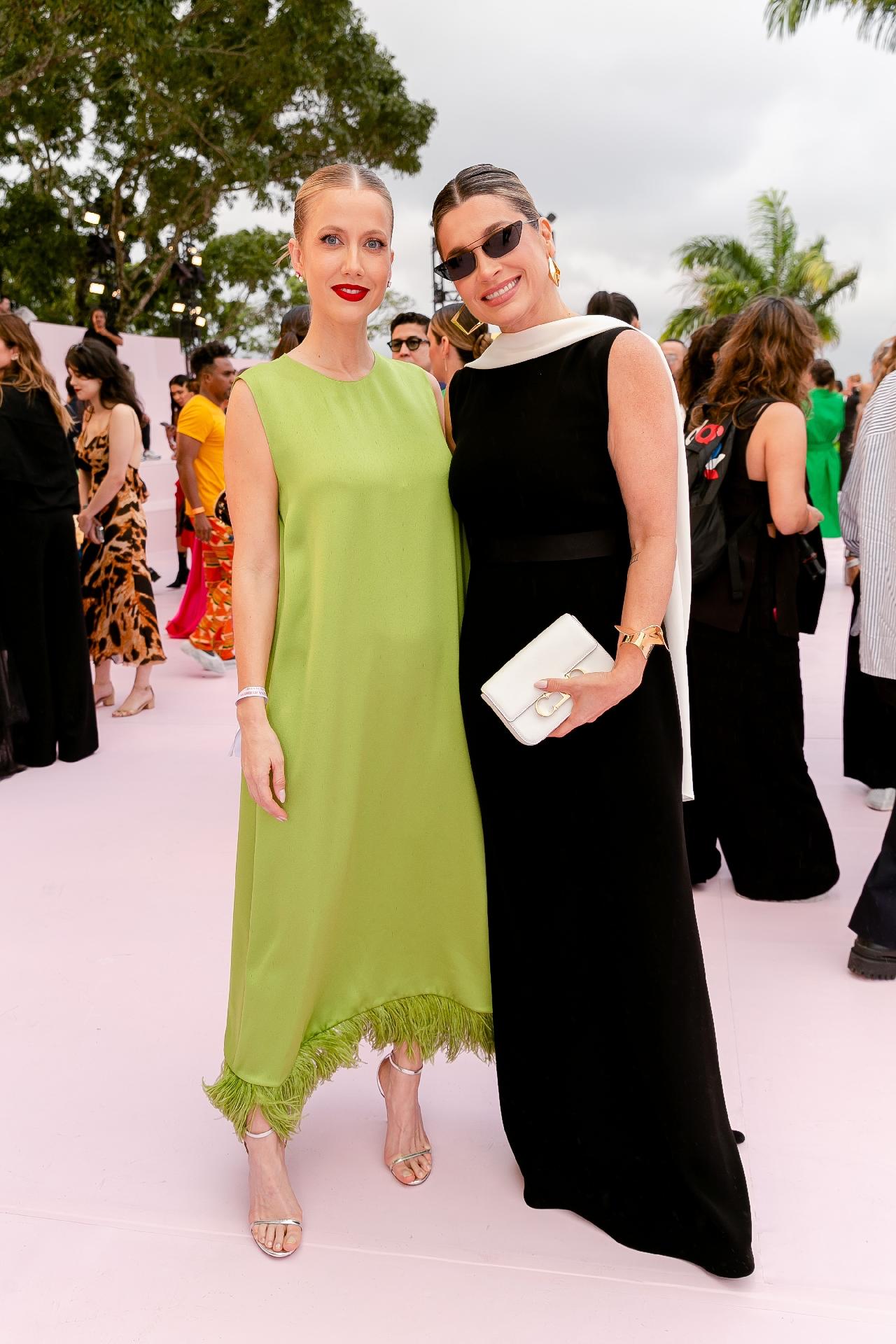 Carolina Herrera desfila coleção Resort 2024 no Rio
