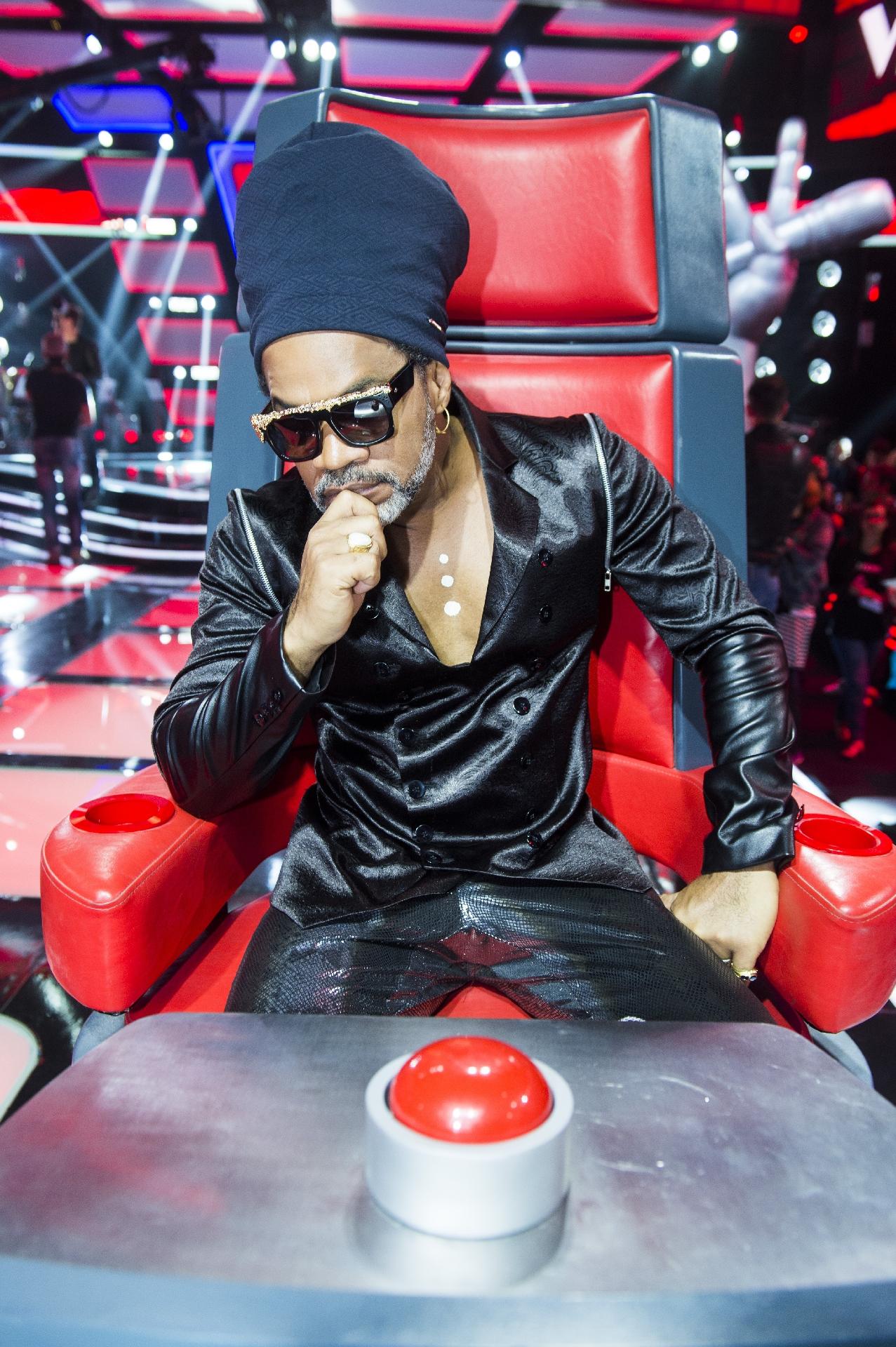 Fotos: 21 momentos que o visual de Carlinhos Brown deu um nó na sua ...