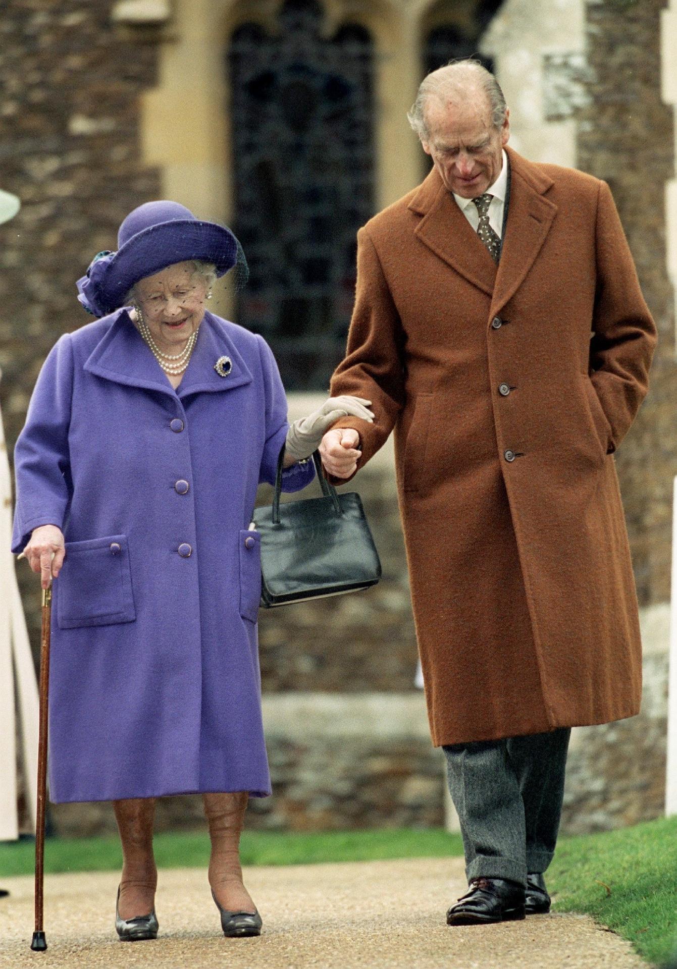 Rainha Elizabeth e príncipe Philip completam 72 anos de casados; veja ...