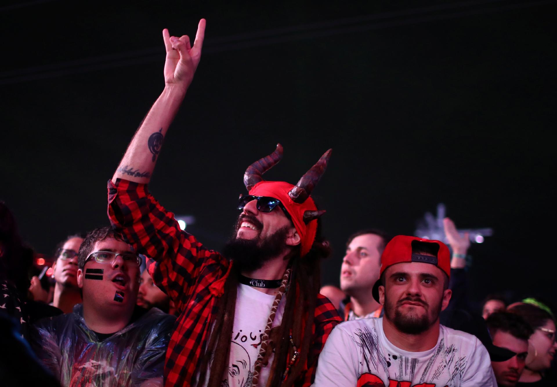 Rock in Rio: Tênis "afundado na lama" vira ímã de selfies e histórias ...