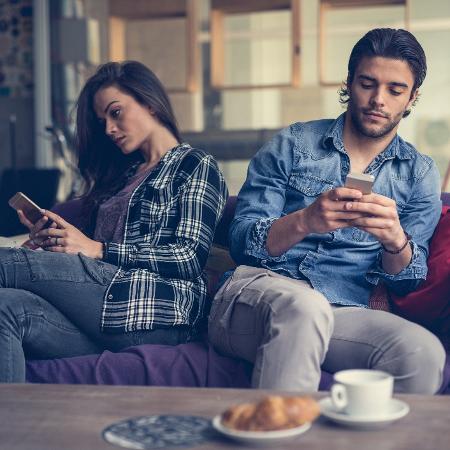 Você pode não saber o que é "Phubbing", mas provavelmente está ...