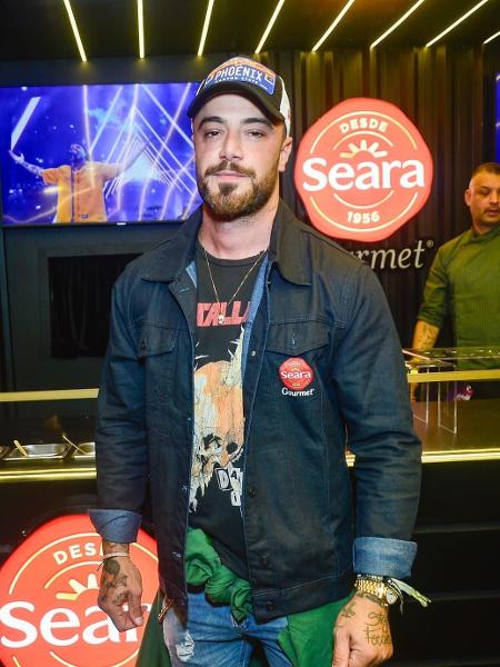 'Longe de ser bilionário', diz Felipe Titto após especulações sobre fortuna