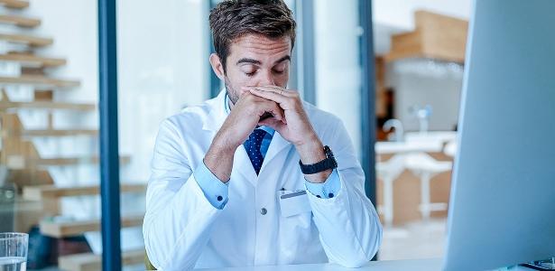 Burnout afeta 1 a cada 3 médicos no Brasil; e isso prejudica os ...