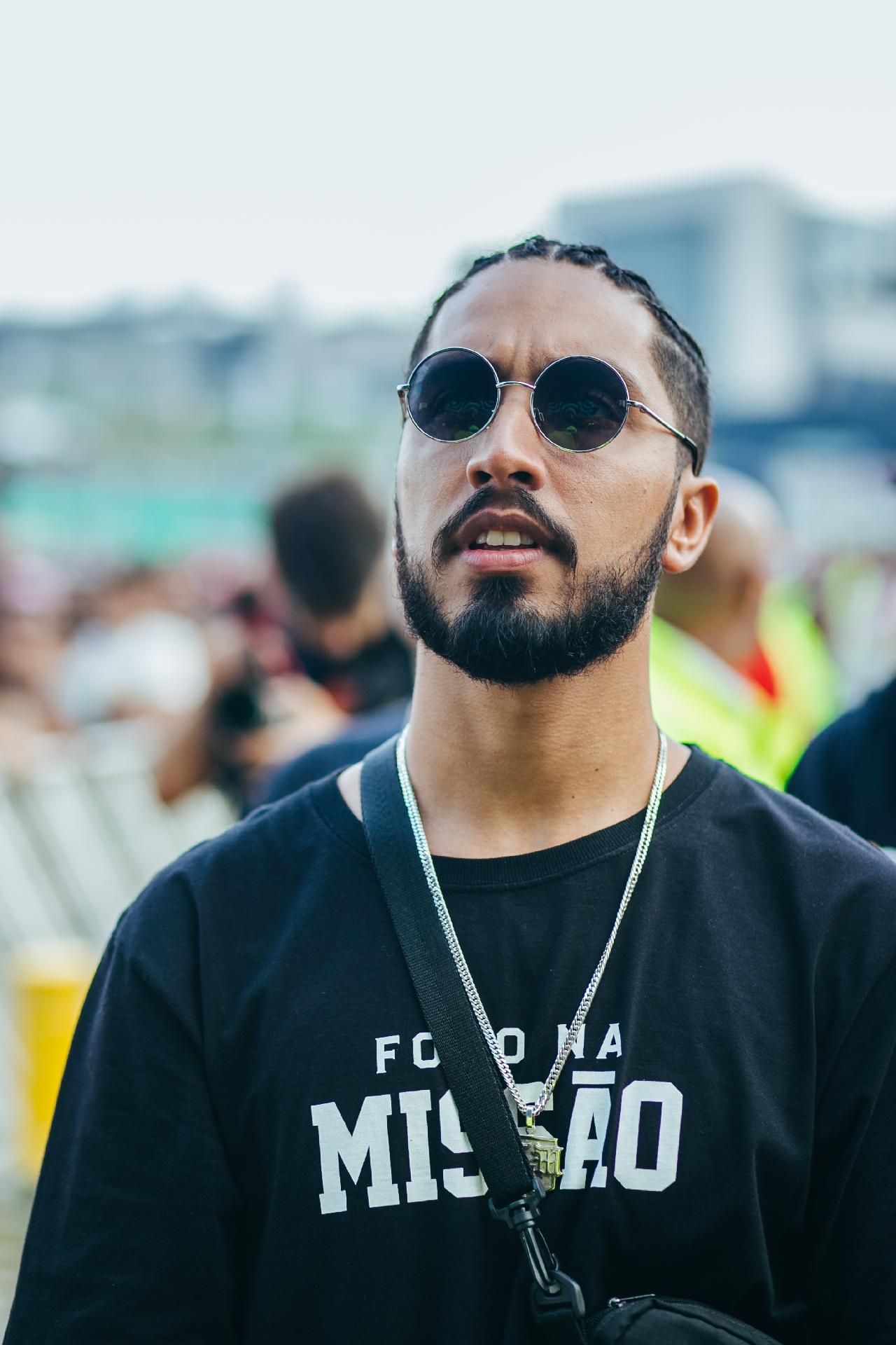 Fã de Royal Blood se empolga e mostra seios no Lollapalooza - 23/03 ...