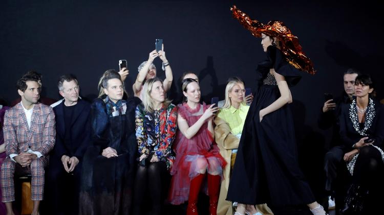 Melissa lança parceria com Viktor&Rolf durante semana de moda de Paris ...
