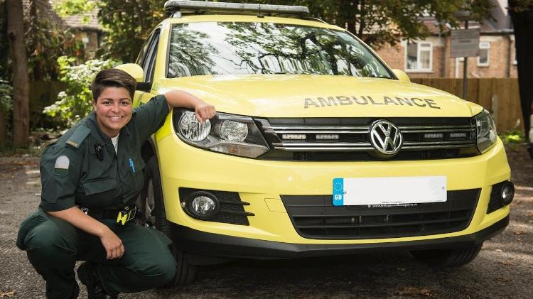 Brasileira no Reino Unido: como é a vida de uma paramédica em Londres