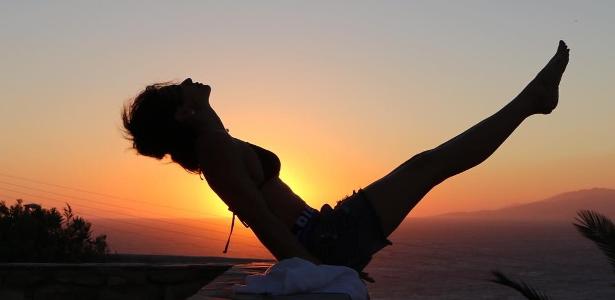 12 famosas mostram poses poderosas na hora de fazer ioga - 21/10/2017 ...