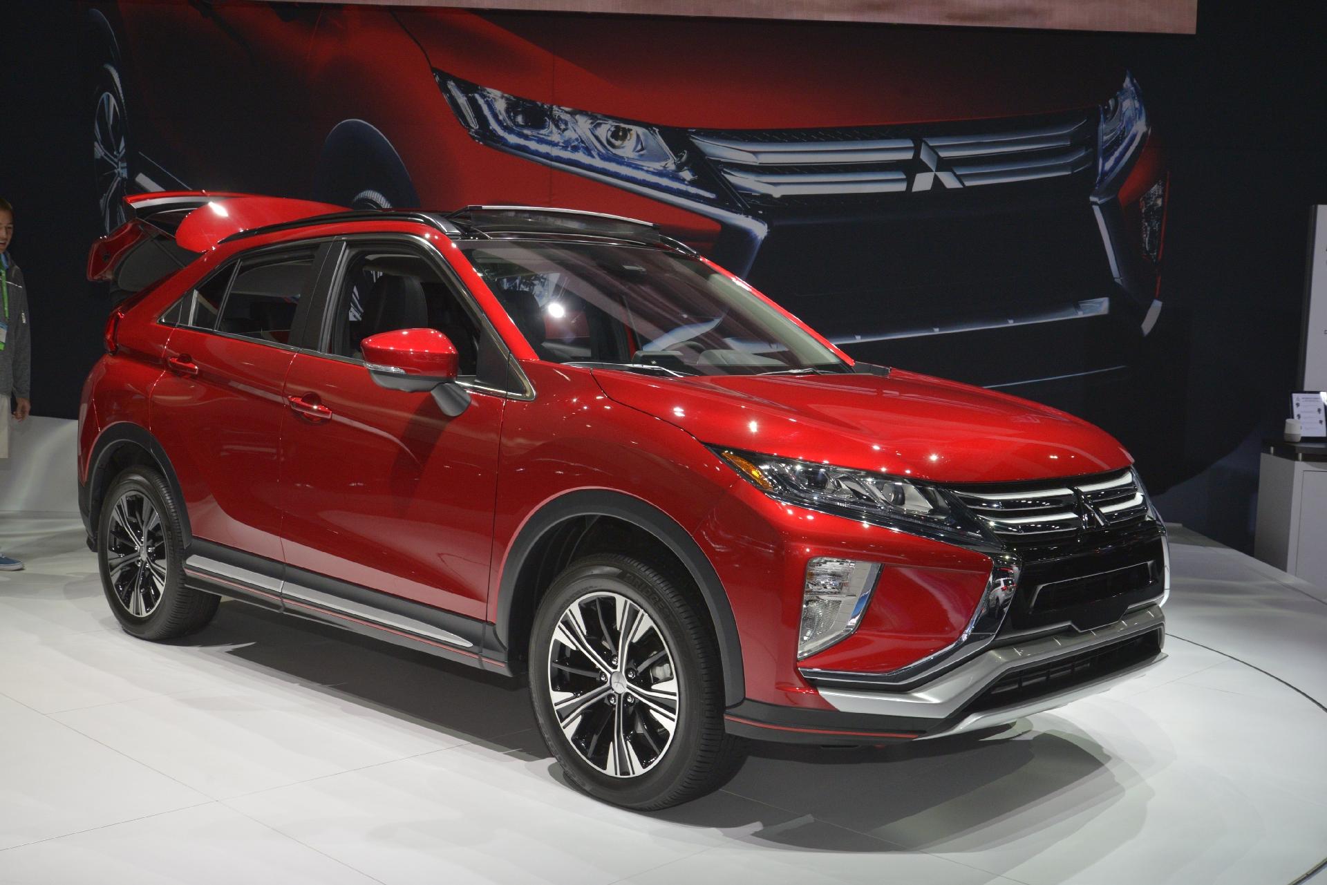 Mitsubishi Lancer agora briga com Virtus e Cronos; sedã parte de R$ 75 mil