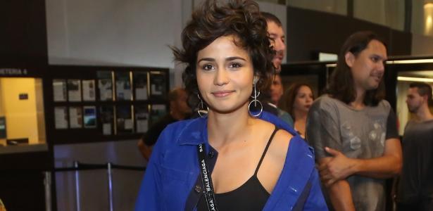 Nanda Costa deixa sutiã à mostra em look sexy e confortável. Inspire-se ...