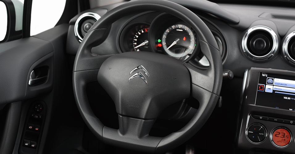Fotos: Por dentro do Citroën C3 Pure Tech 1.2 - 23/06/2016 - UOL Carros