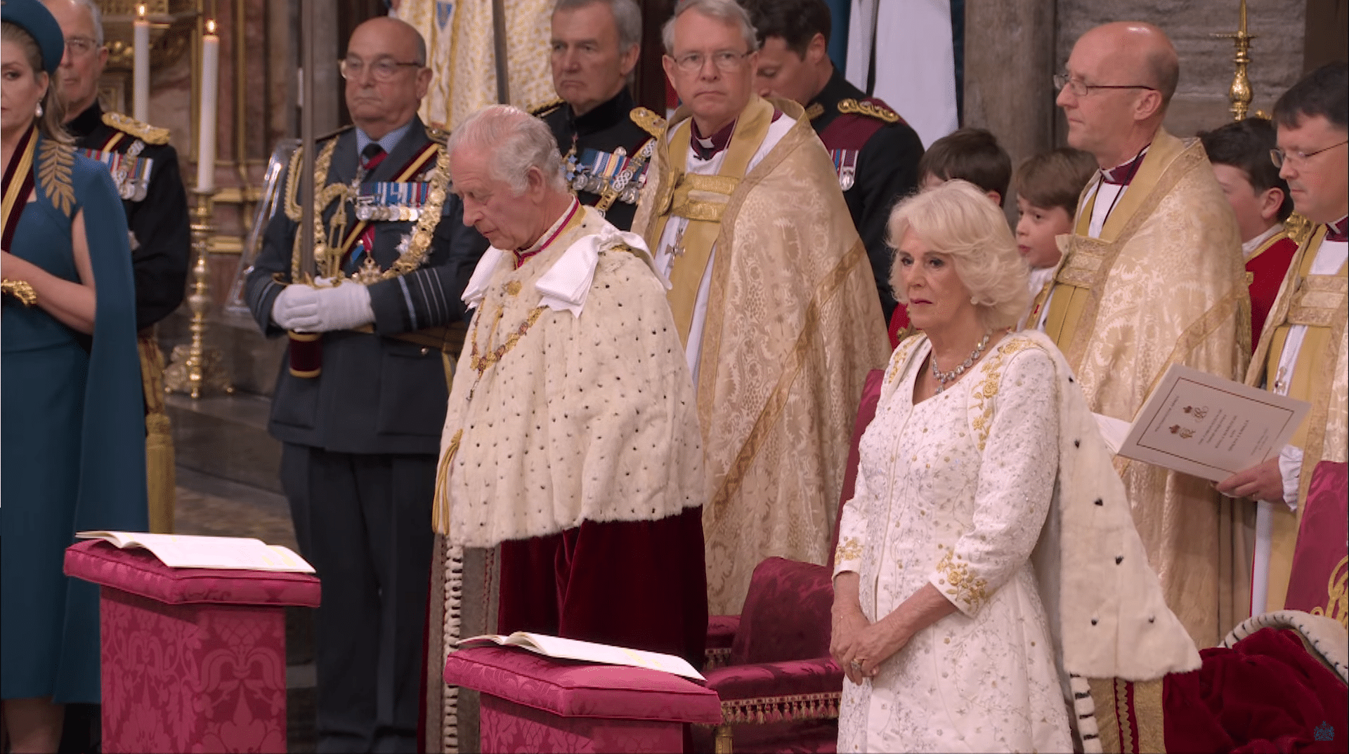 Rei Charles 3º é coroado na Abadia de Westminster