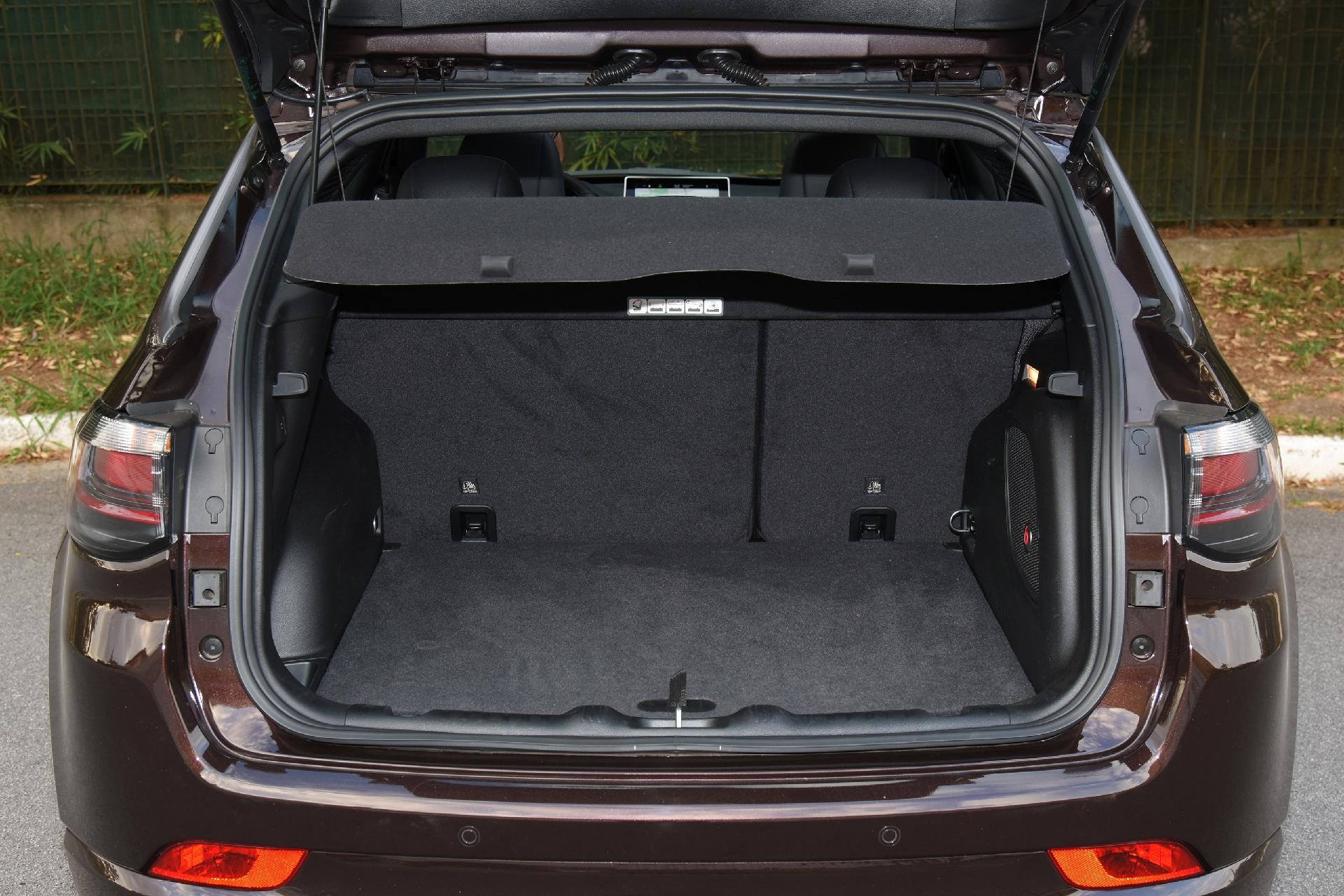 Jeep Compass x Toyota Corolla Cross: qual o melhor SUV médio?