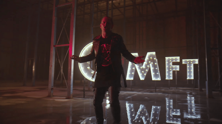 Corey Taylor anuncia primeiro álbum solo e divulga dois singles; confira