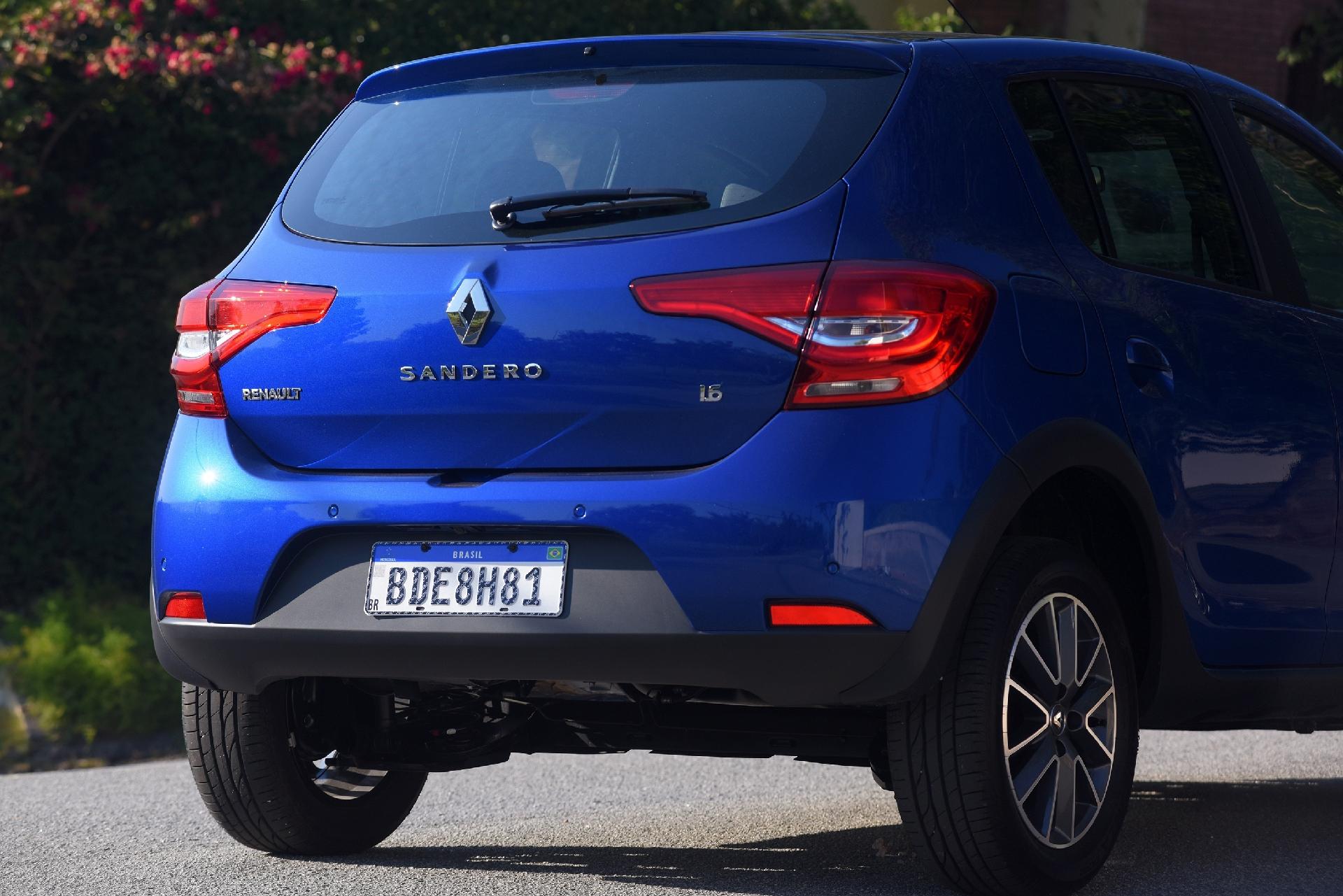 Novo Renault Sandero ganha traseira inédita, airbags laterais e câmbio CVT