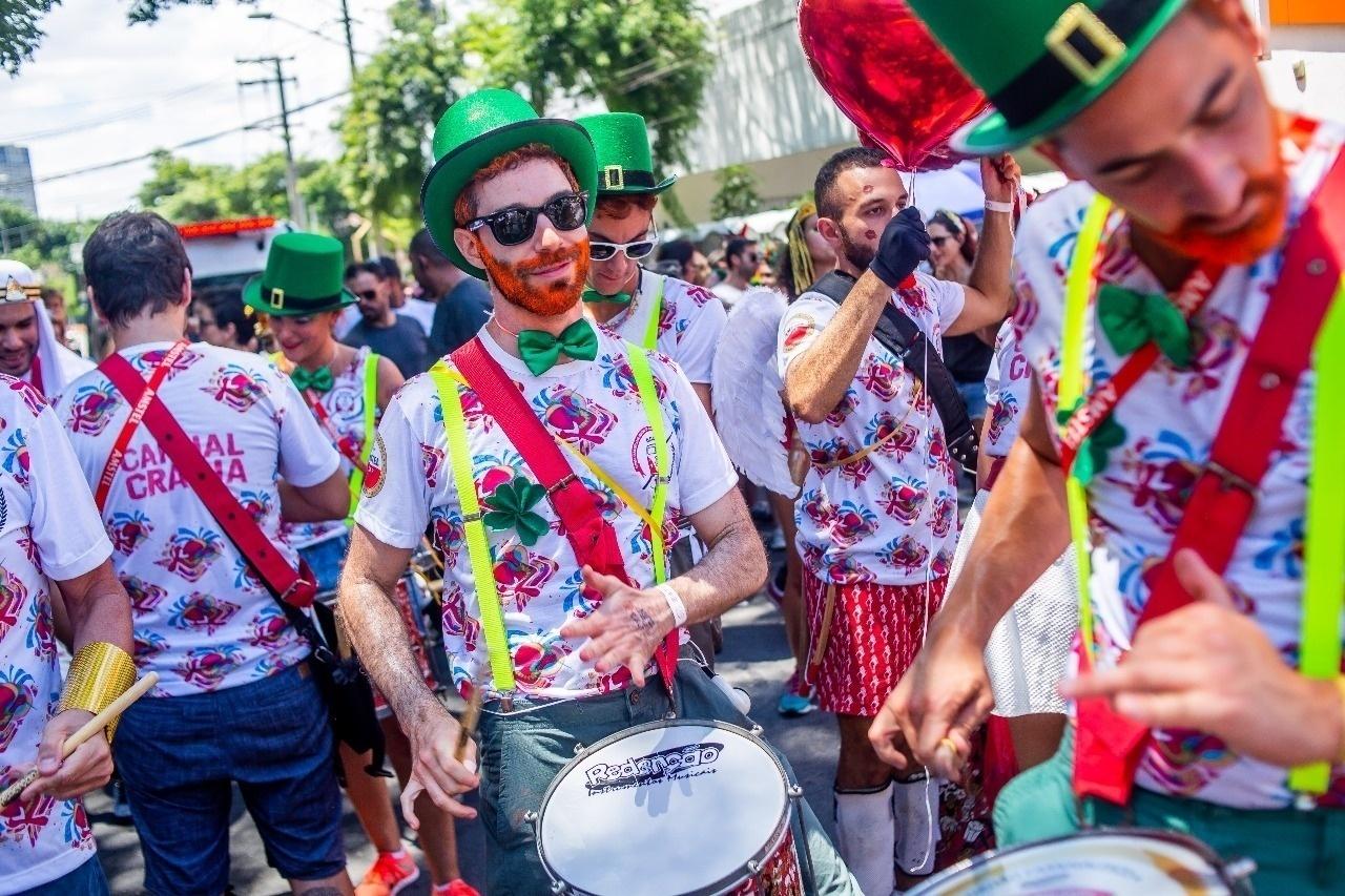 Confraria do Pasmado ocupa a Rua dos Pinheiros, em São Paulo - Blocos ...