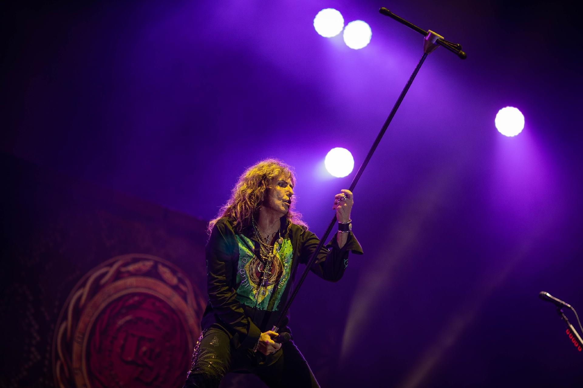 Rock in Rio: Whitesnake faz show com coleção de clichês e clássicos do ...