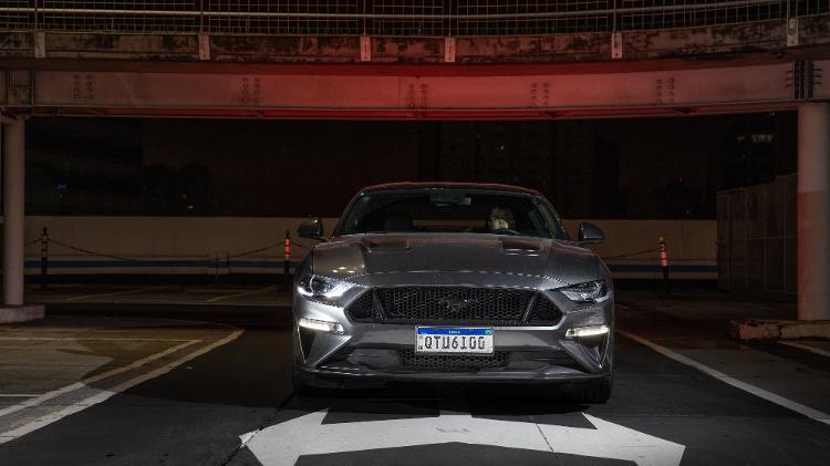 Testamos: Mustang Black Shadow alia visual sombrio com emoção dos 466 cv