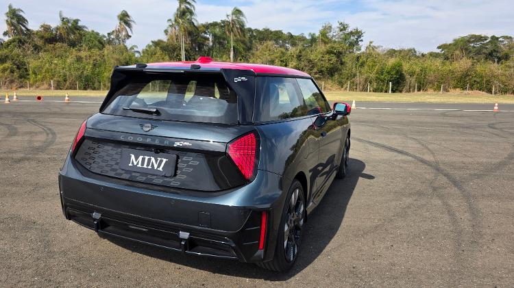 Aceleramos os primeiros esportivos elétricos da Mini no Brasil