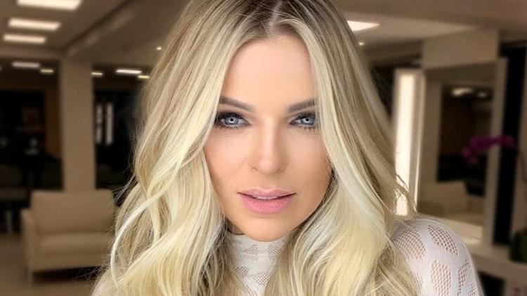 Locutora Camila Pinheiro sobre seu câncer: "Sem mama, careca e mais ...