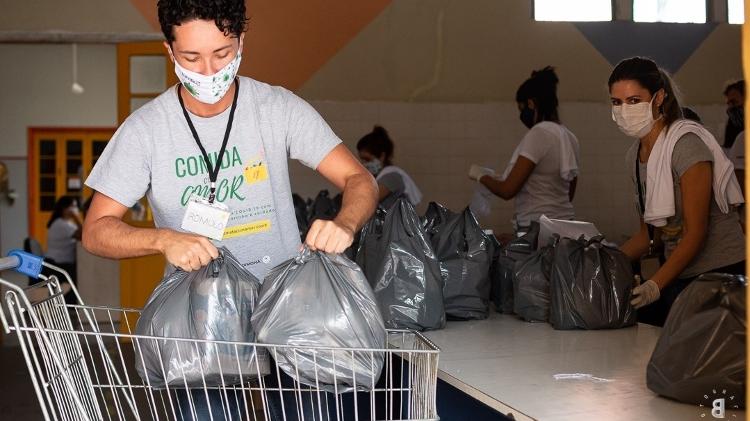 'Comida com Amor' distribui mais de 28 toneladas de alimentos no RJ ...