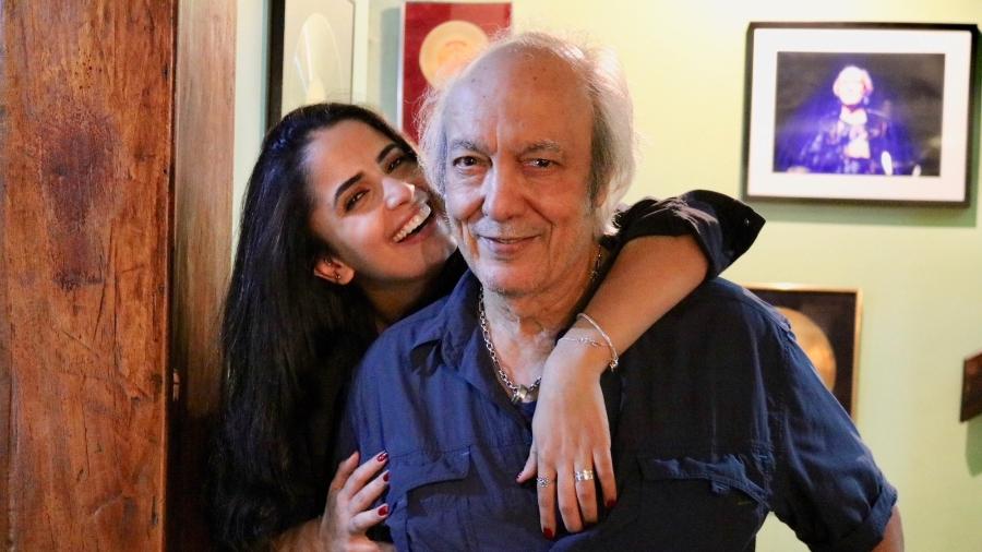 Erasmo Carlos Viúva Preserva Pilha De Jornais Desde Morte Do Cantor