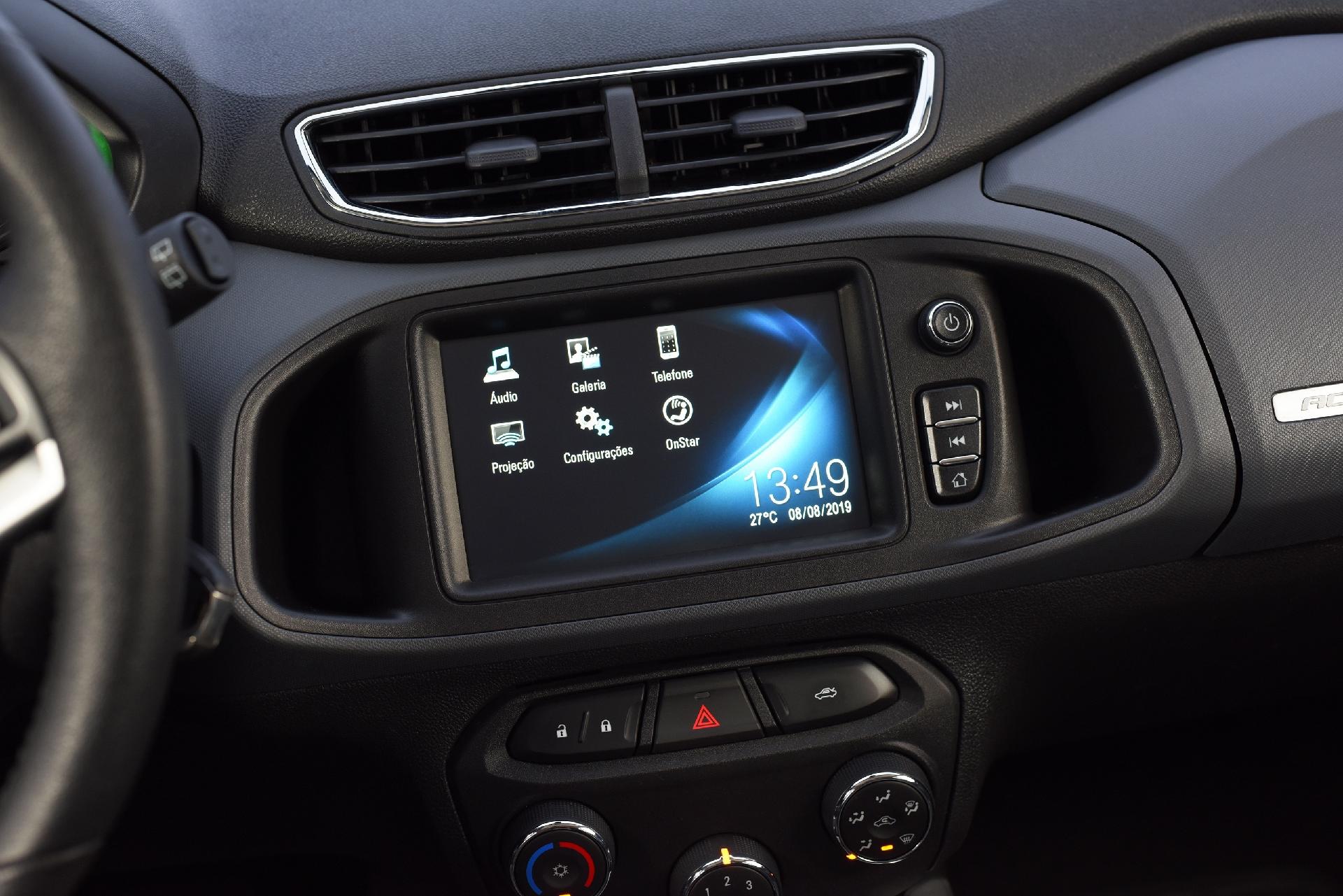 Duelo Chevrolet Onix x Renault Stepway