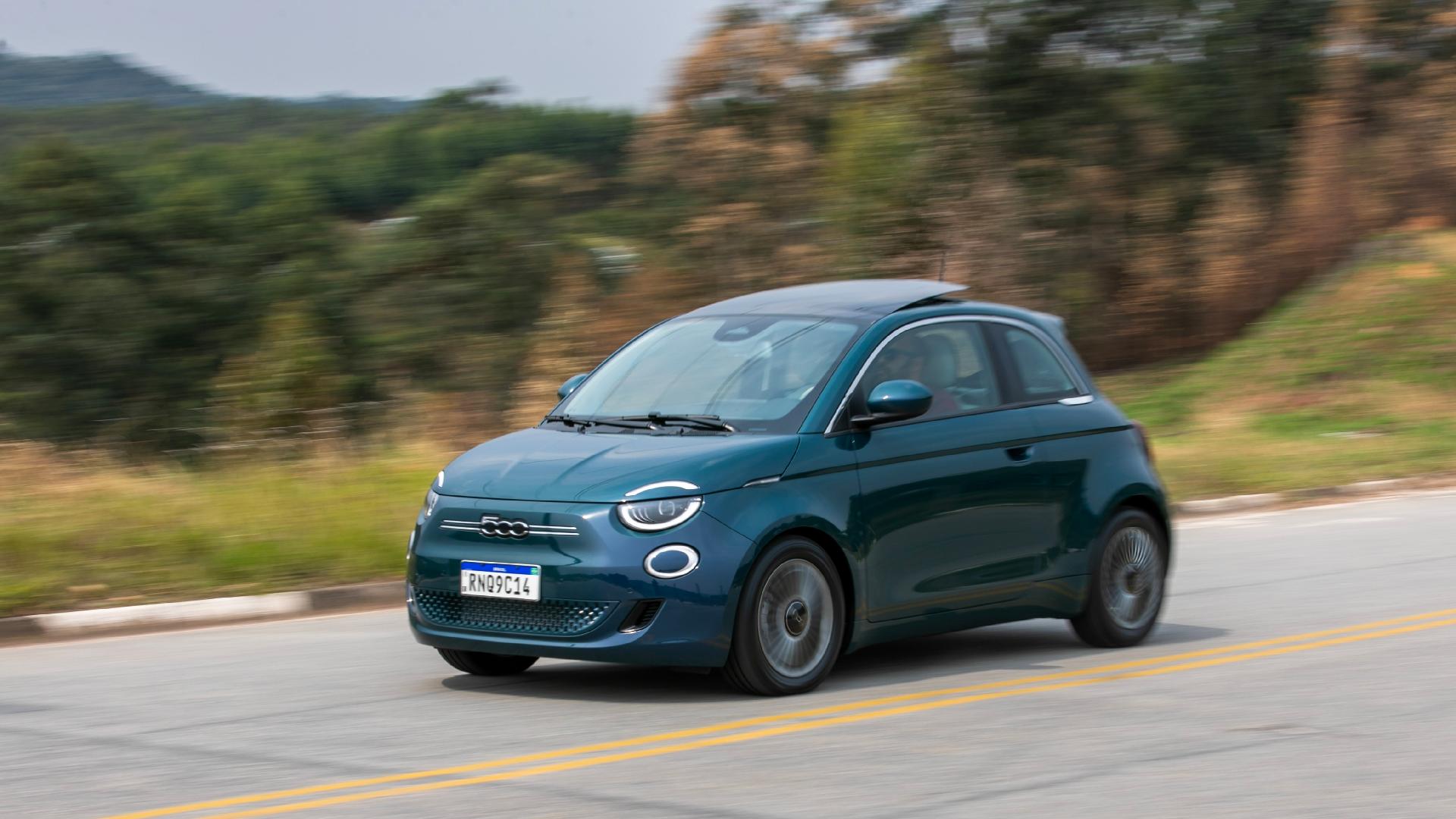 Fiat 500 e Mini Cooper: elétricos e retrôs a R$ 240 mil valem a pena?