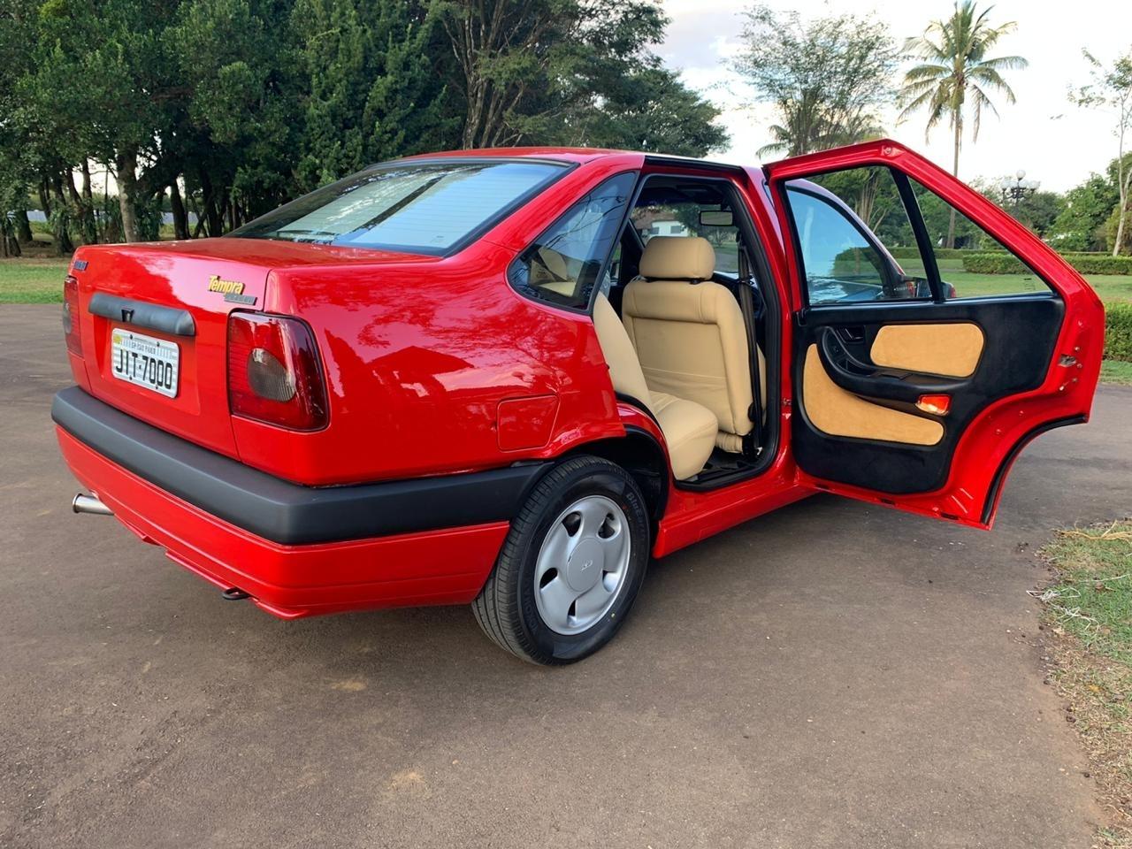 Fiat Tempra Stile 1996 é restaurado e recupera raro interior bege