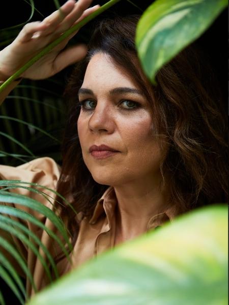 'Chegar aos 50 está sendo um renascimento', diz atriz Isabel Teixeira ...