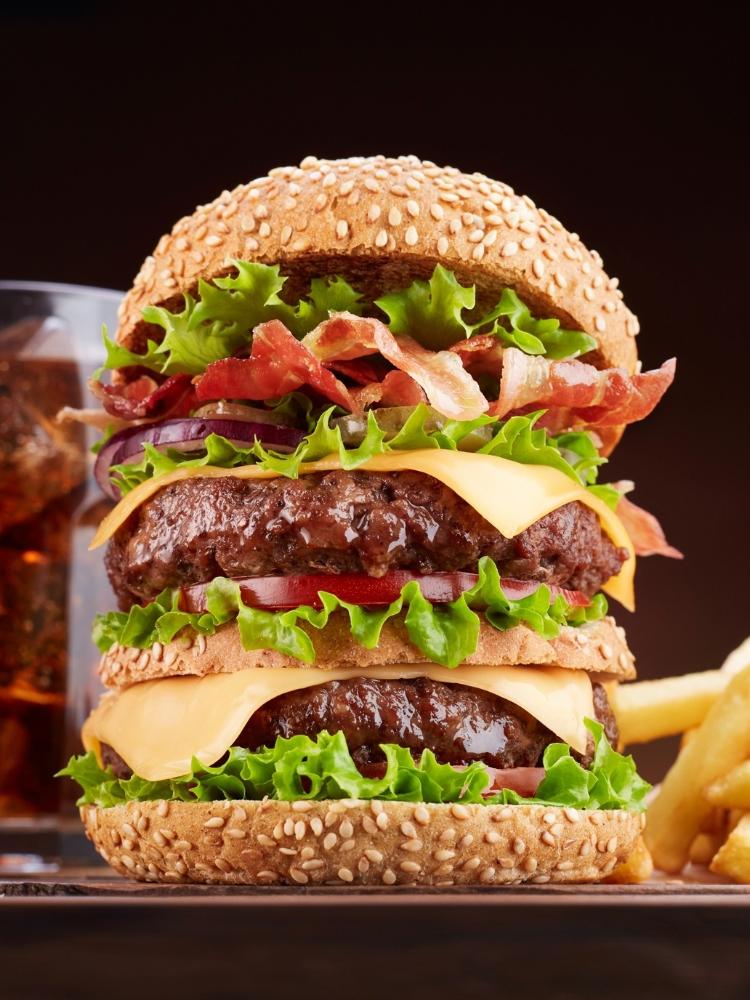 O que acontece no corpo quando você come fast-food com frequência?