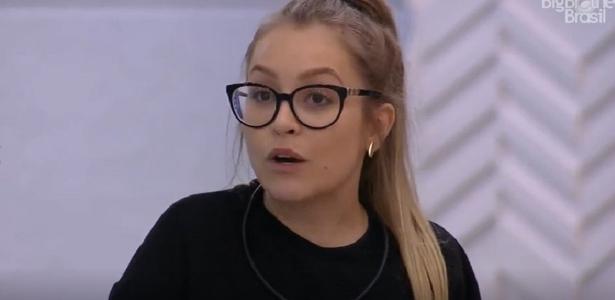 BBB 21: Carla conversa com Lucas que fala 'Voltei para fila da adoção'