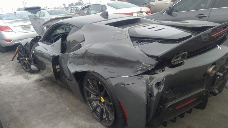 Ferrari é destruída com apenas 290 km, mas ainda é vendida por fortuna