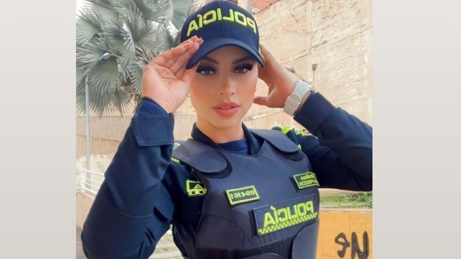 Polícia colombiana é criticada por recrutar influenciadora sexy