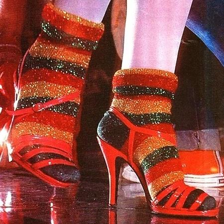 Como combinar sandália com meia, a tendência desse inverno