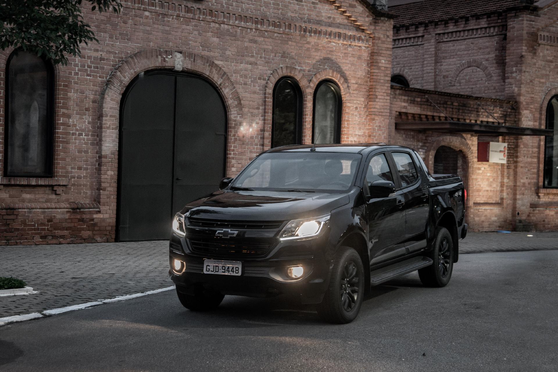 Veja como é a Chevrolet S10 Midnight
