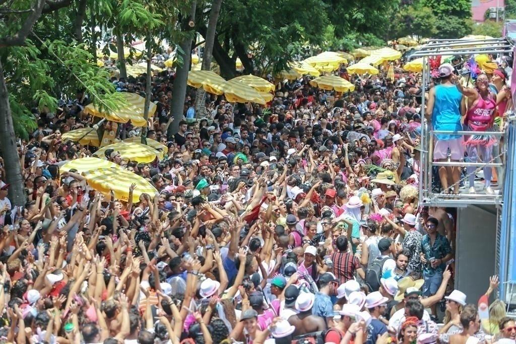 Com Fernanda Paes Leme e Mariana Aydar, bloco Casa Comigo lota a Faria ...