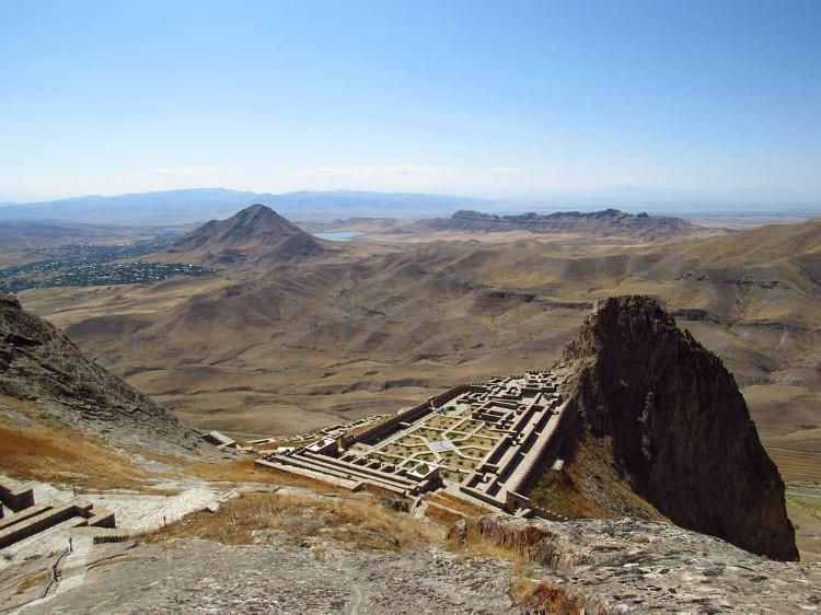 'Machu Picchu do Cáucaso': forte atrai invasores e viajantes há mil ...