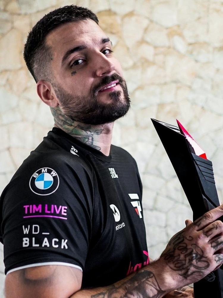 Felipe 'brTT': O primeiro hexacampeão brasileiro de LoL
