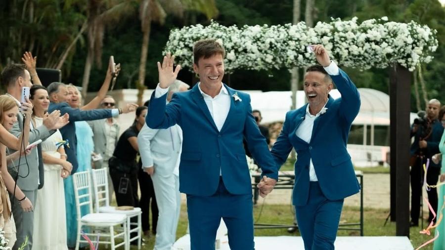 Ex-repórter do Mais Você, Felipe Suhre se casa com diretor no Rio