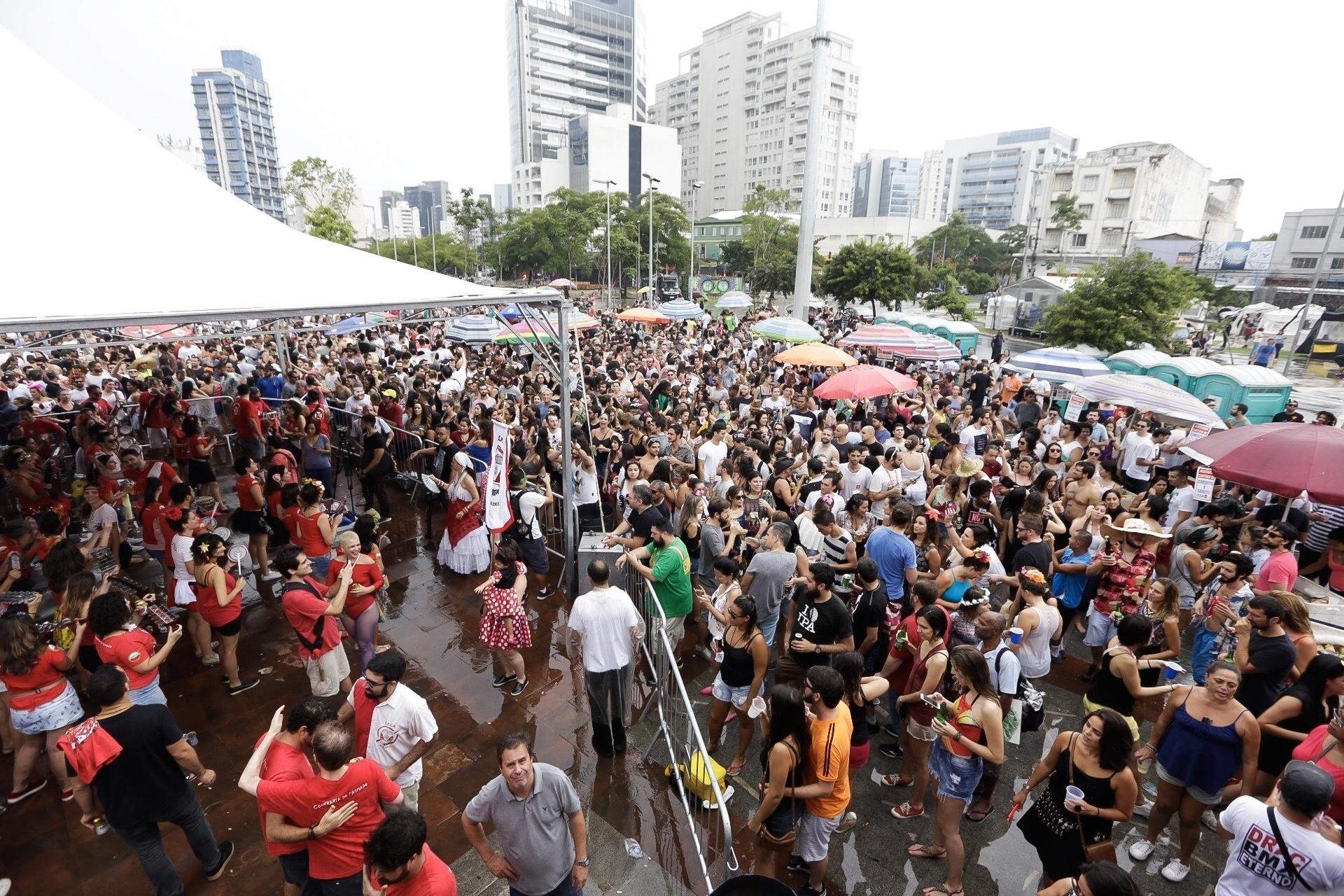 Fotos: Bloco Confraria do Pasmado anima o Largo da Batata, em São Paulo ...