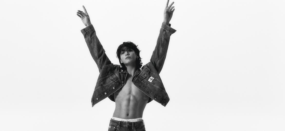 Jung Kook, do BTS, estrela campanha de grife com visual descamisado