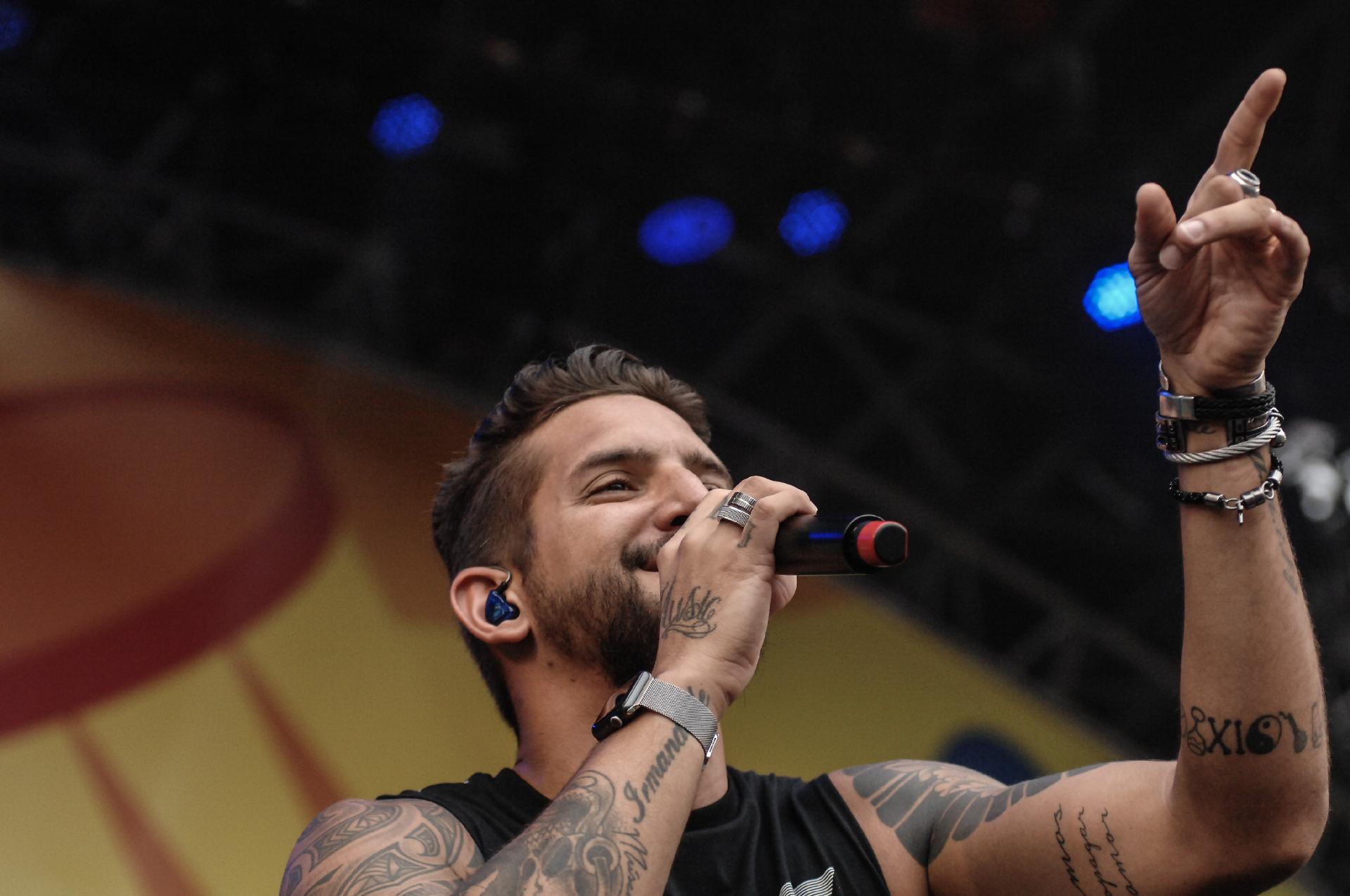 Banda Eva abre Festival CarnaUOL com micareta, groove e "Jenifer ...