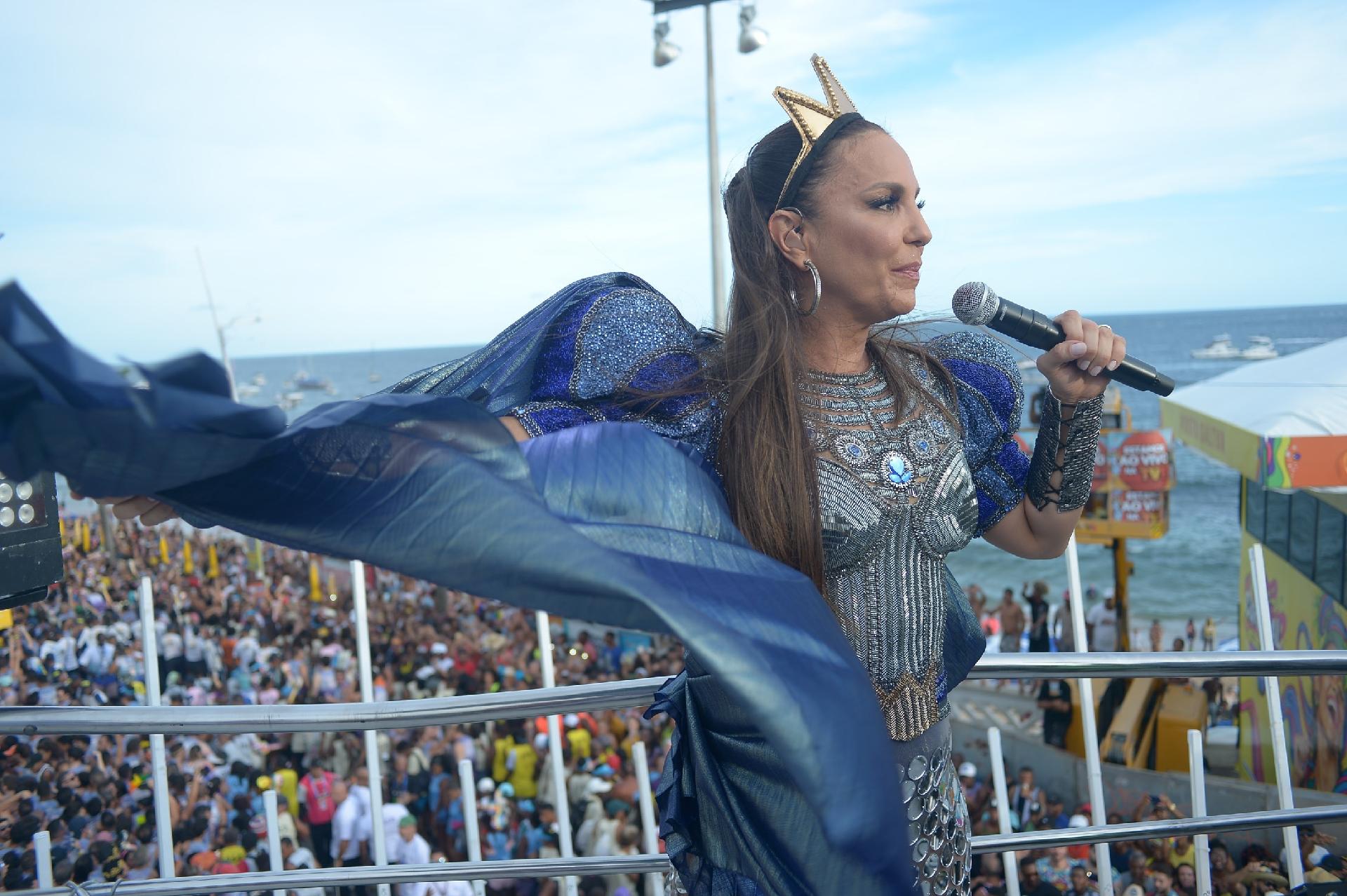 Ivete Sangalo estreia no Carnaval 2020 em Salvador com look de rainha
